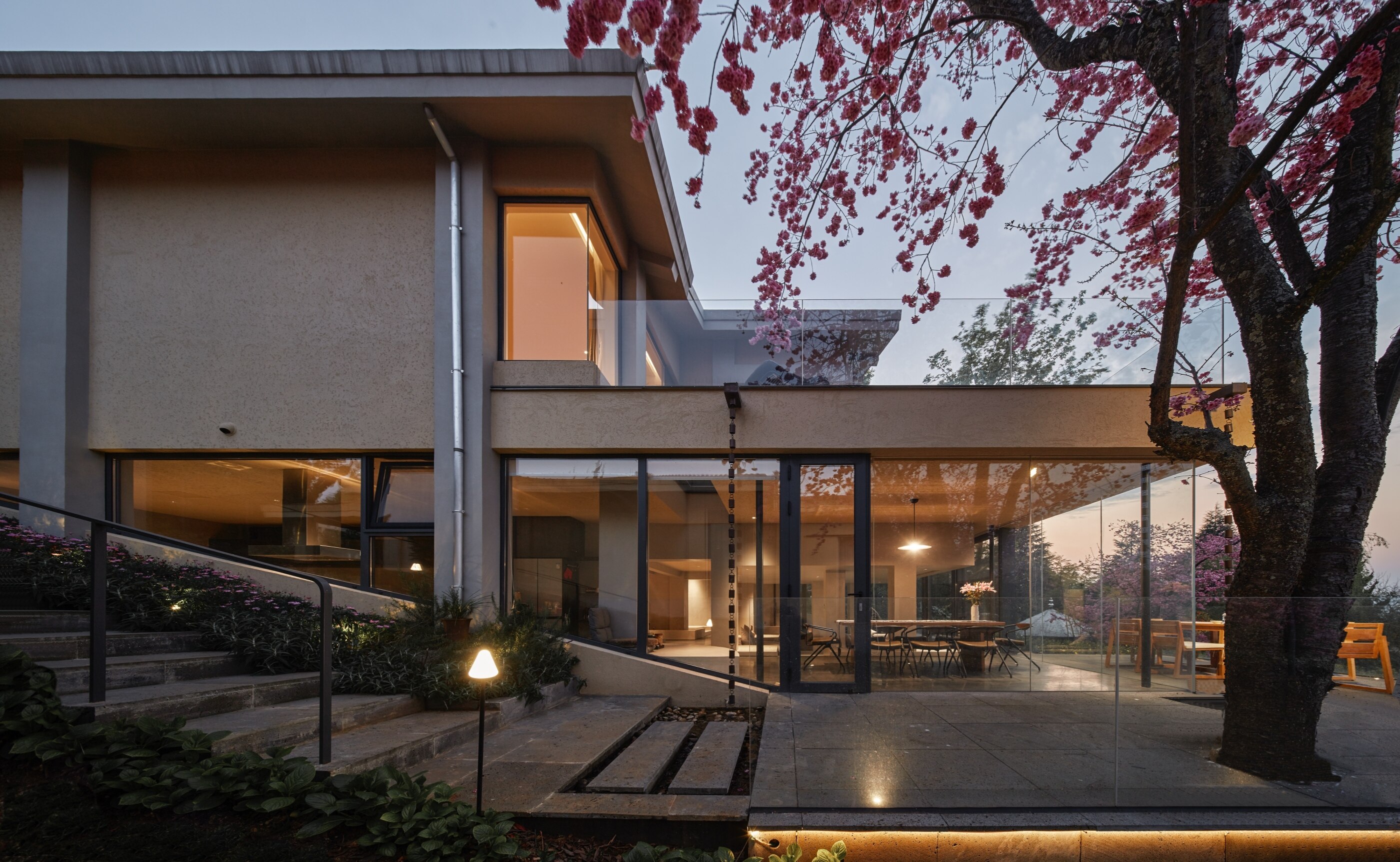 house rooted in the soil is a holiday home to reconnect with nature ...