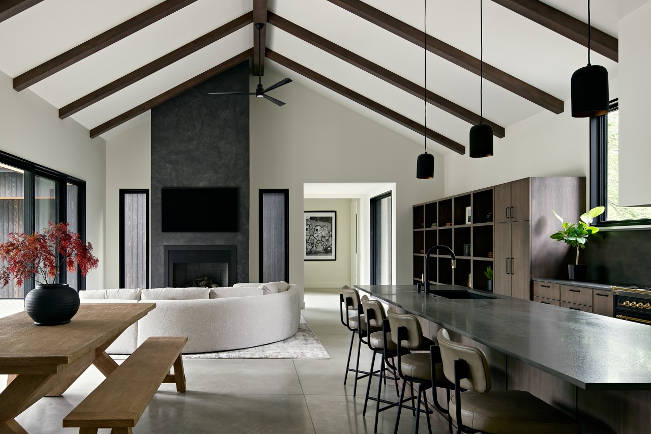 disbrow iannuzzi architects divides michigan lake house into ...