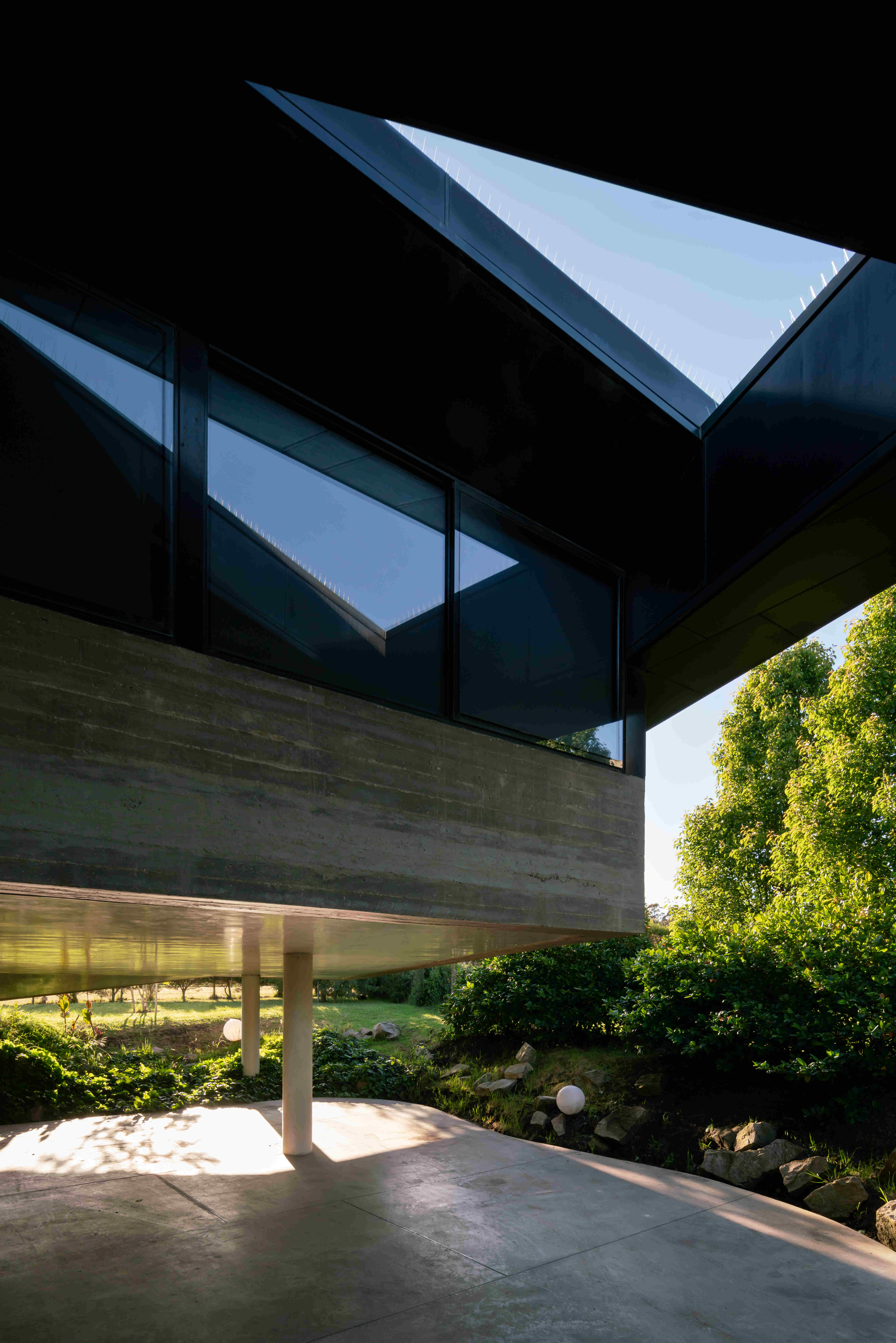 casa 388 is designed to blend with rich natural surrounding: project by ...