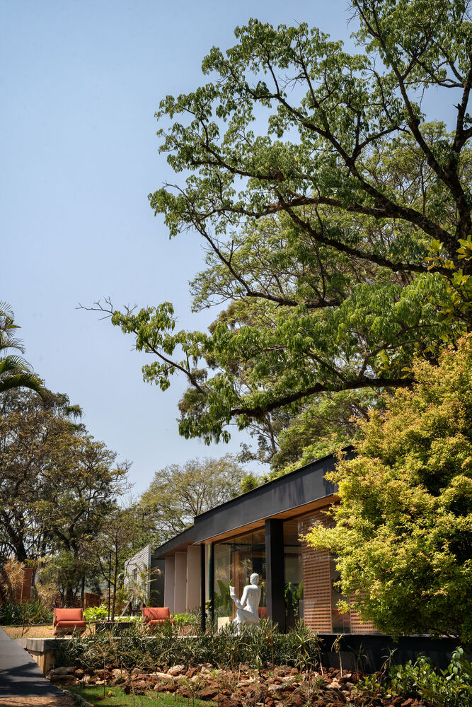 news: contemporary bungalow designed for a nature-immersive shower ...