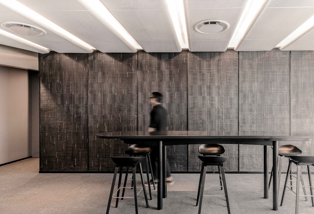blending local weaving traditions with high-tech bloomberg office in ...