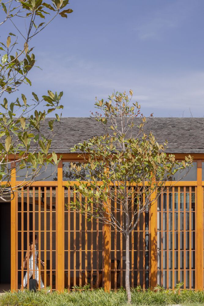 gui mattos highlights open layout and indoor-outdoor design scheme at ...