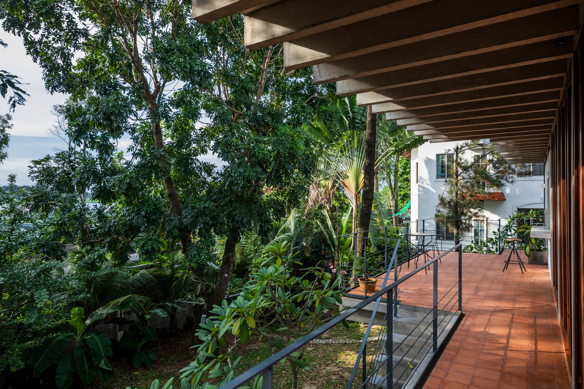 sanuki daisuke architects completed a flood-resilient floating house ...