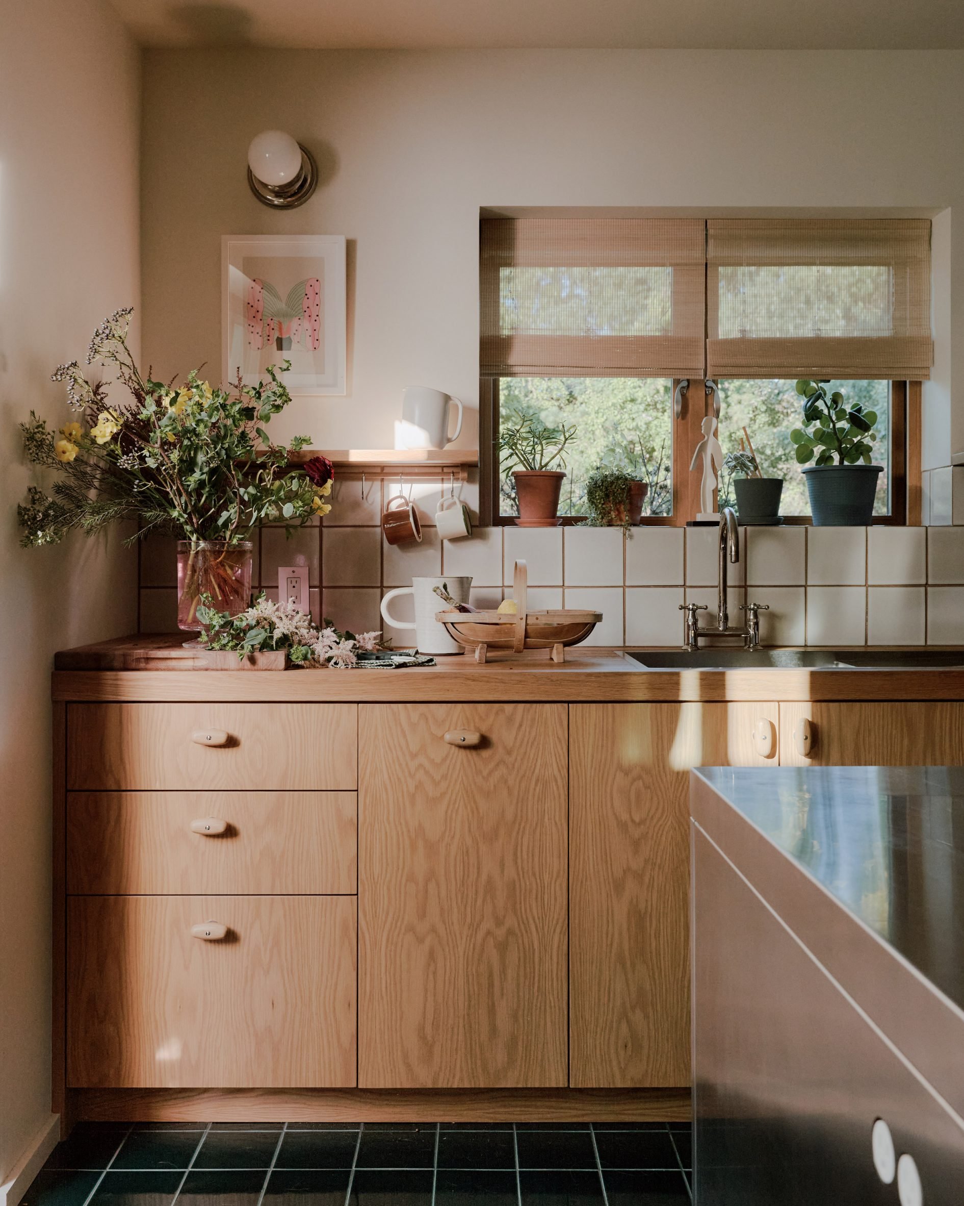 1960s hamptons bungalow reimagined with contemporary warmth: project by general assembly | the ...