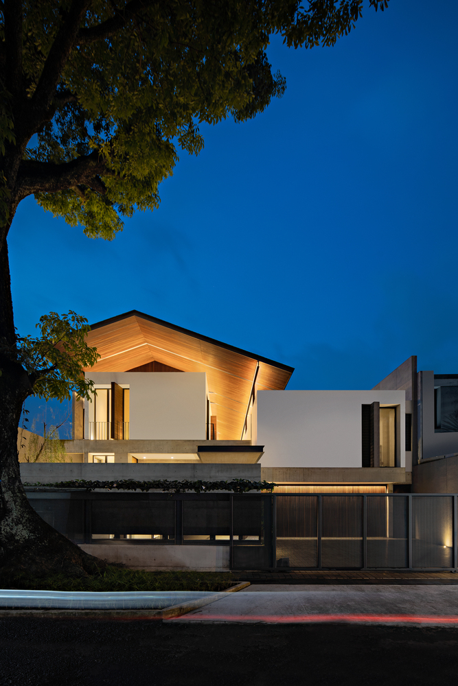 hideout house celebrates indoor-outdoor connection around a shallow ...