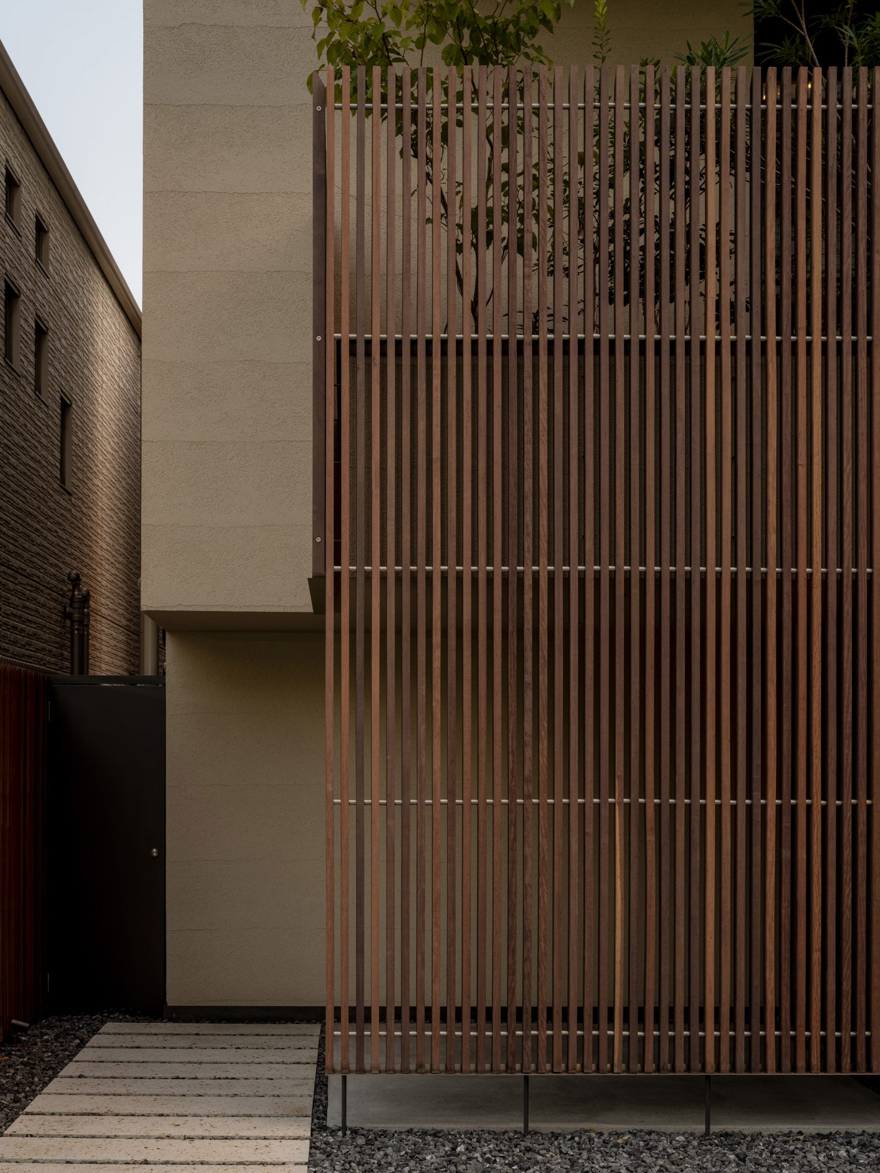 keiji ashizawa designs an introverted industrial minimalist house in ...