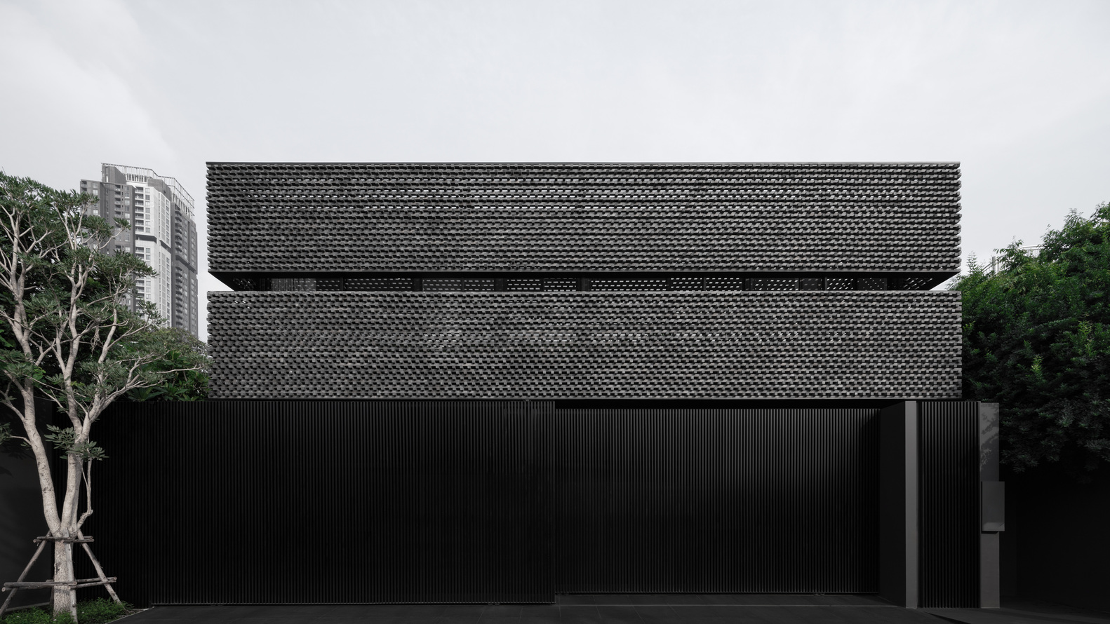 core cluster designs introverted lane house in bangkok as a tranquil ...