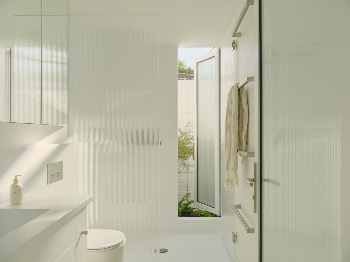 warm and subtle australian home interiors in wood and beam | the design ...