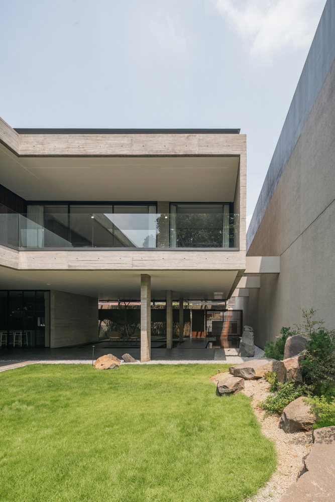 mitsugo house offers a quiet tropical refuge in the city: project by ...