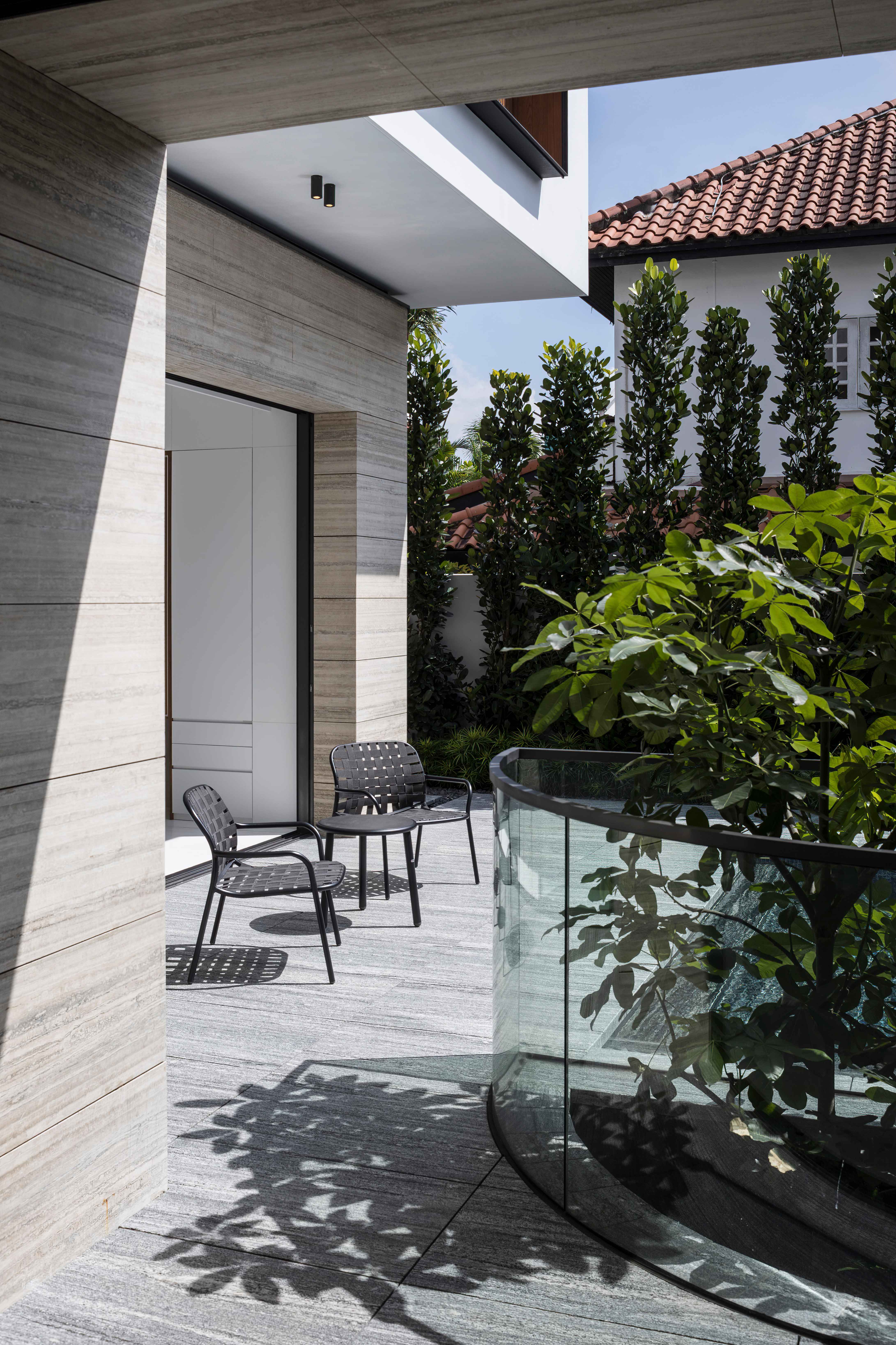 wallflower architects completes a courtyard house shaped by light and ...