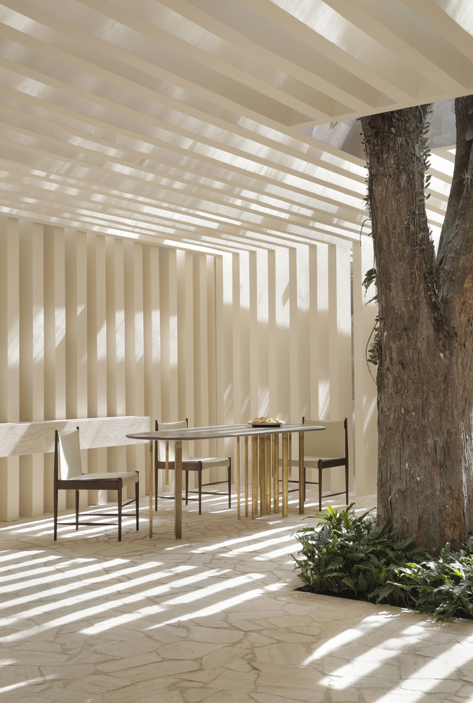 news: 7 contemporary home designs with indoor trees | the design story