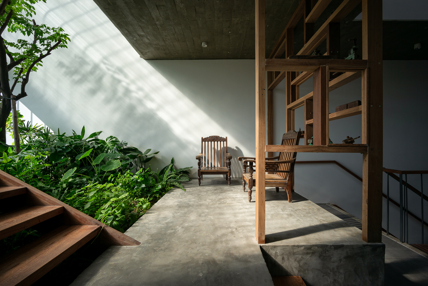 multi-storeys vietnamese hiÊn house stimulates human-nature connection ...