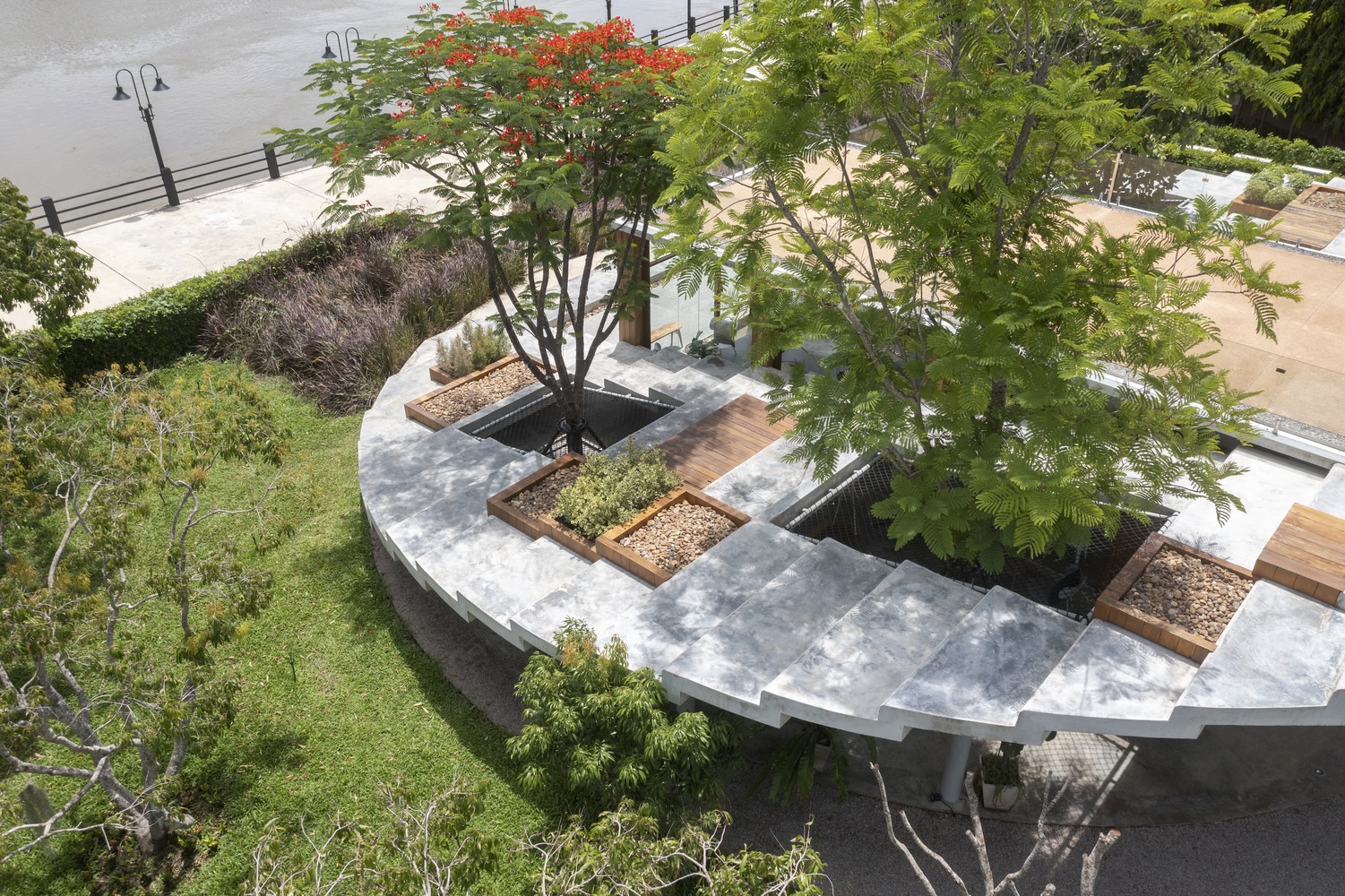 the pomelo amphawa cafe utilizes amphitheater design to capture ...