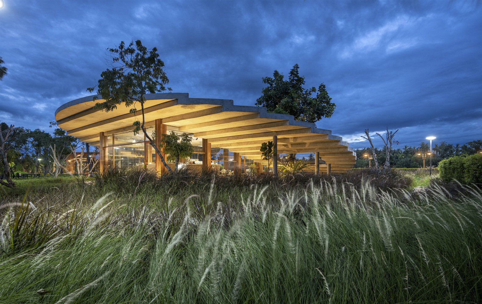 the pomelo amphawa cafe utilizes amphitheater design to capture ...
